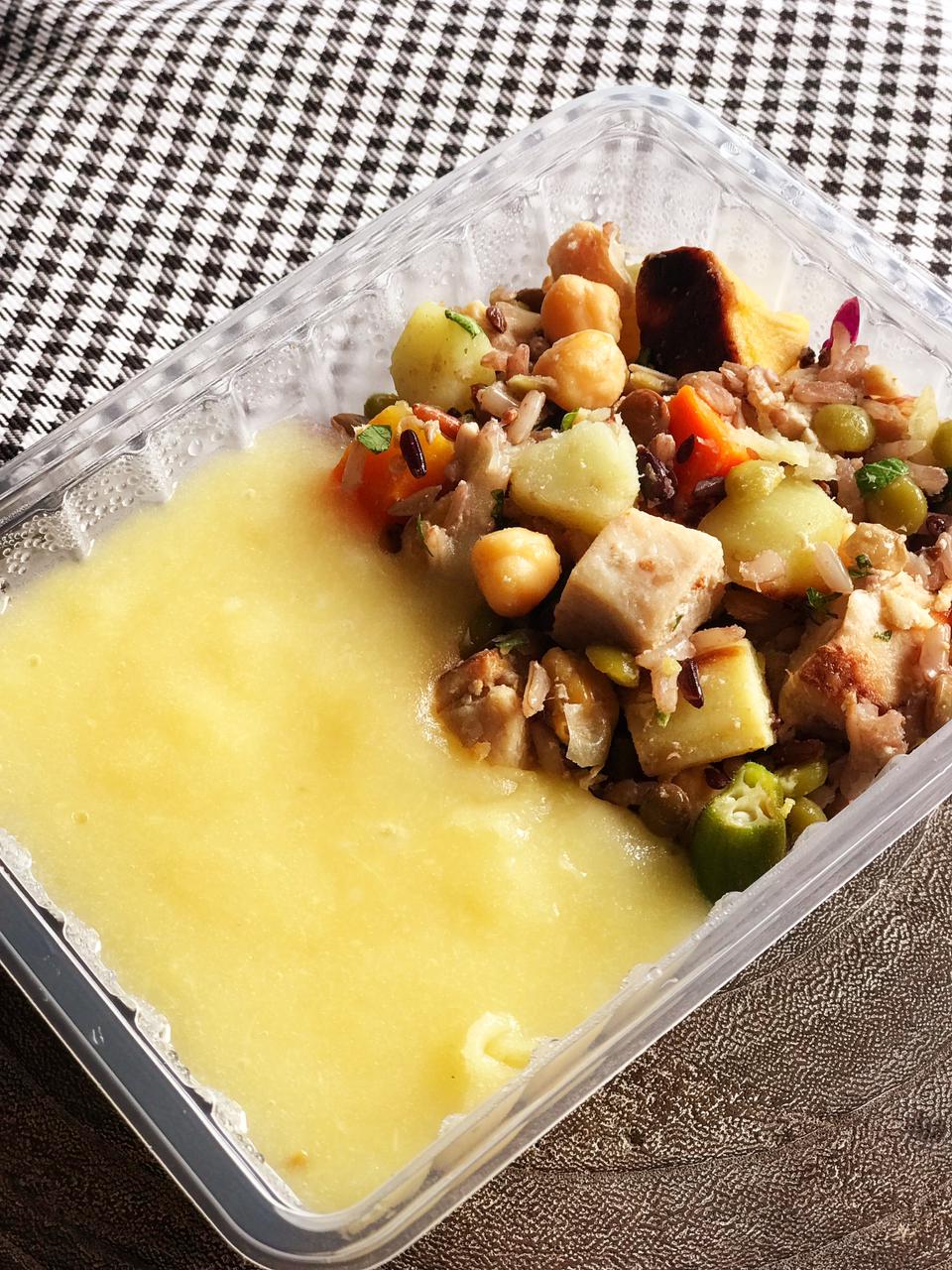 Salada mix de frango com purê de aipim (prato sem glúten/lactose ...