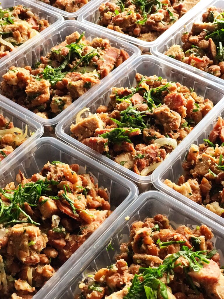 Feijão Tropeiro Mineiro – picanha suína, bacon e linguiça defumada ...